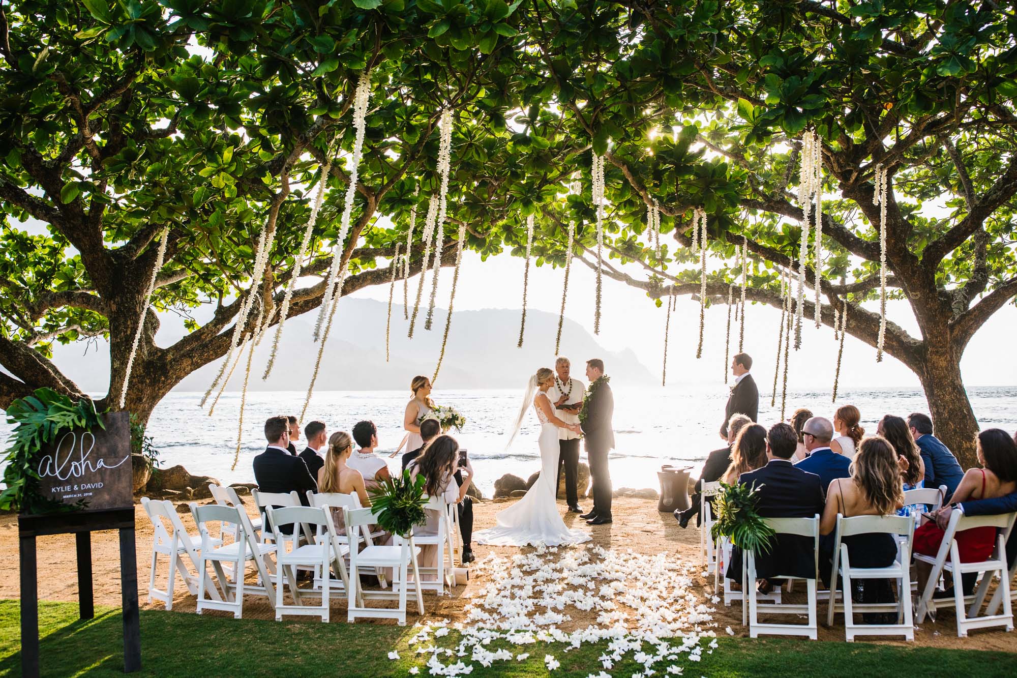 Engaging with the Experts: The Photographer Edition - Hawaii Wedding Style